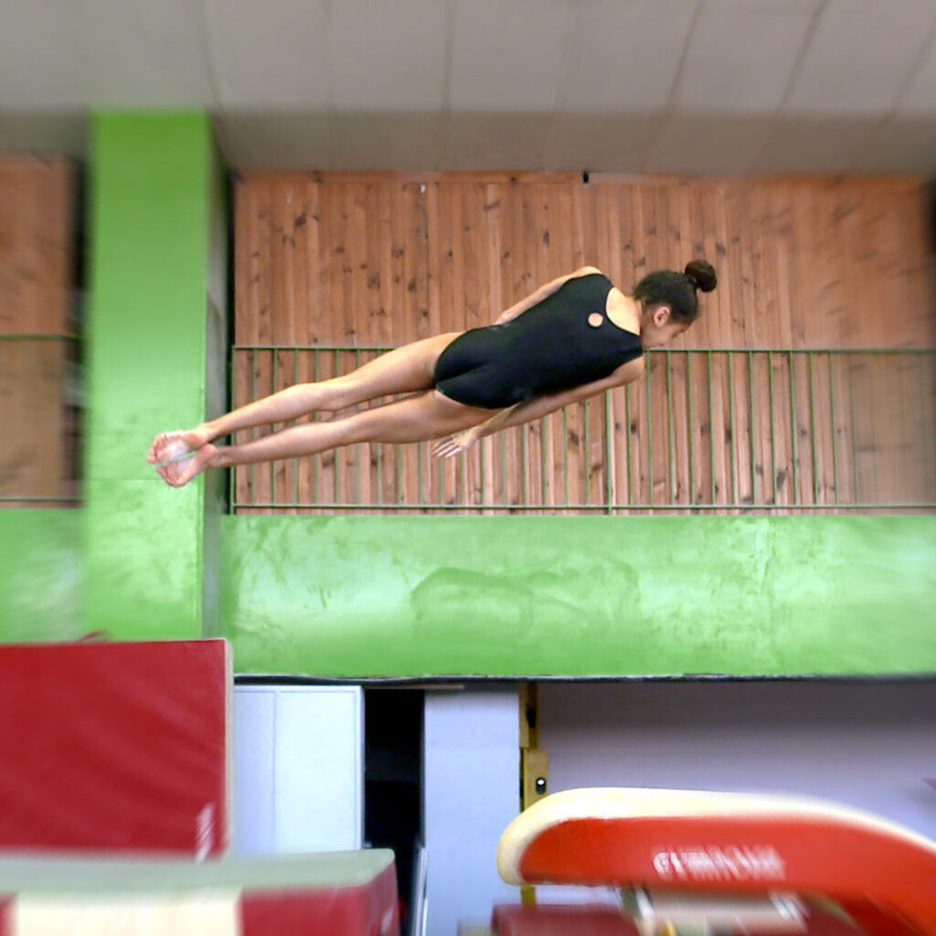 Slow motion videos of the Yurchenko stretched salto with full twist on ...