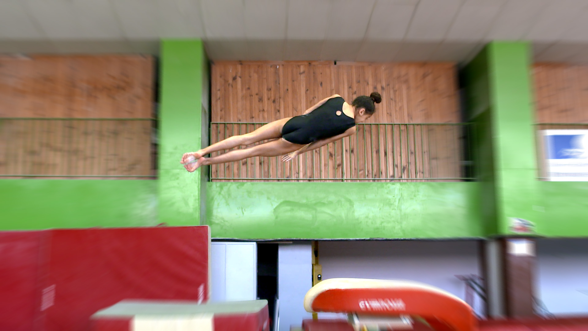 Slow motion videos of the Yurchenko stretched salto with full twist on ...