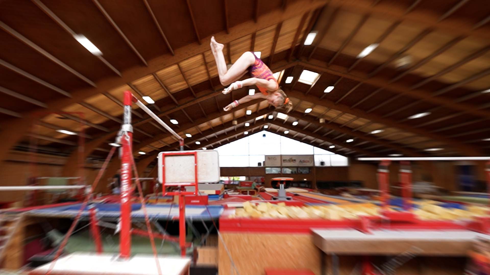 Slow motion videos of the double back flyaway (tuck) - Form 1